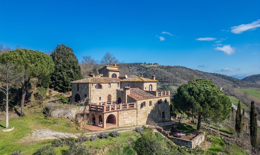 Wonderful Property With 17 Hectares Of Land In Sinalunga, Tuscany ...