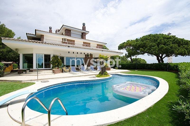 Luxurious Villa On A Cliff With Panoramic Views Over In Clará ...