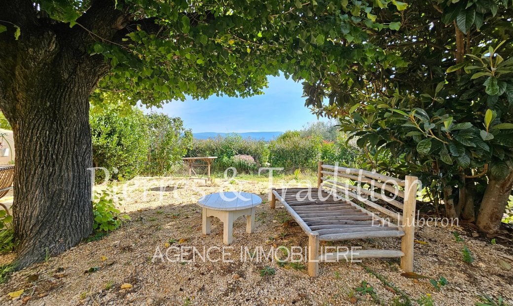 Beautiful Hamlet In Saint Saturnin Lès Apt, Provence Alpes Côte D'azur ...