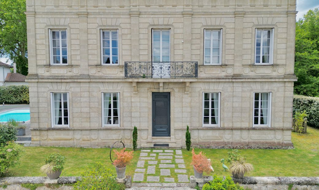 Beautifully Renovated Manor House In Hostens, Nouvelle Aquitaine ...
