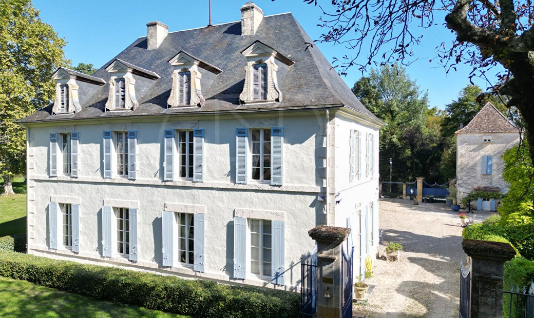 Magnificently Proportioned Castle In Bergerac, Nouvelle Aquitaine ...