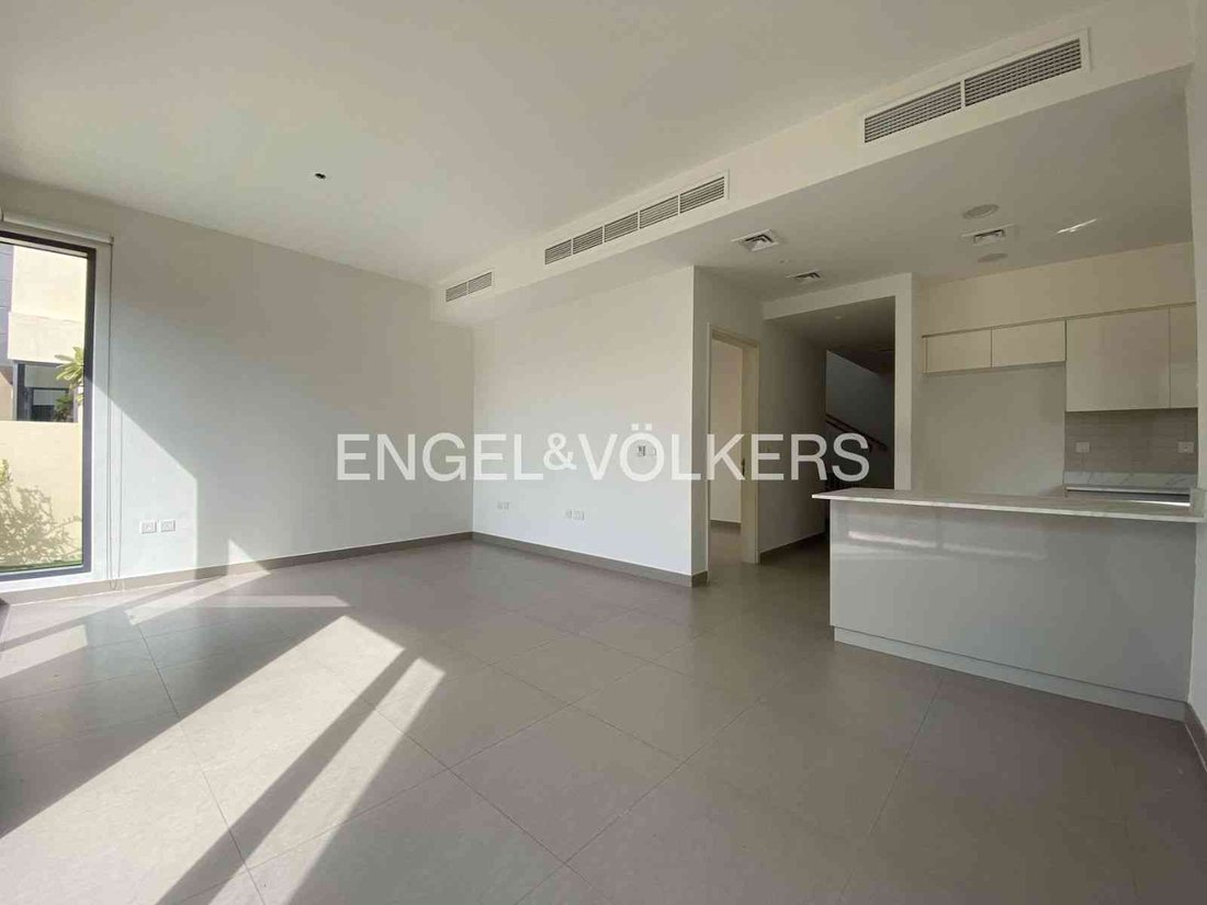 Corner Unit | Vacant | Big Plot | Community In Dubai, United Arab ...