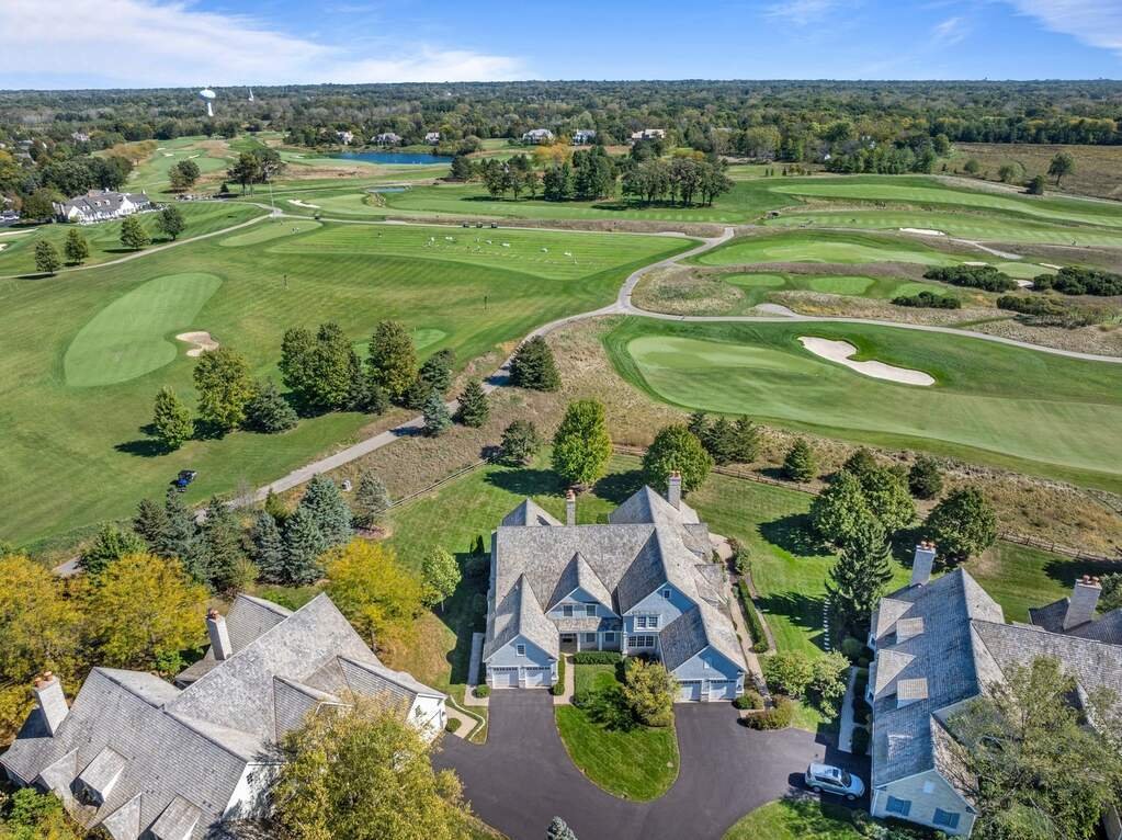 Extremely Rare Conway Farms Townhome In Lake Bluff, Illinois, United ...