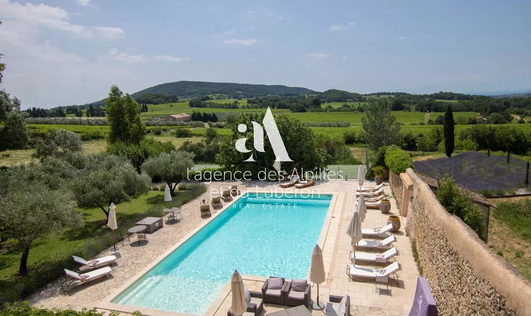 Château De La Baude Dans Villedieu, Provence Alpes Côte D'azur, France ...