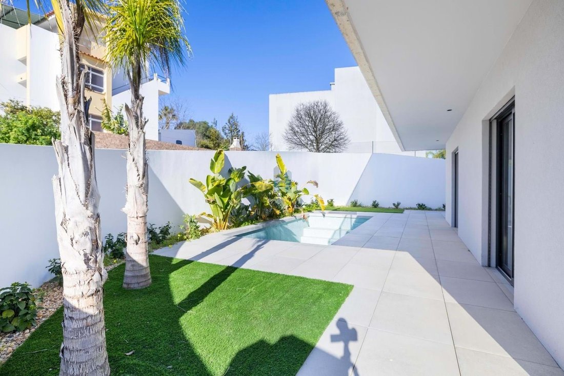 Villa T4 In Alvor In Alvor, Algarve, Portugal For Sale (15236980)
