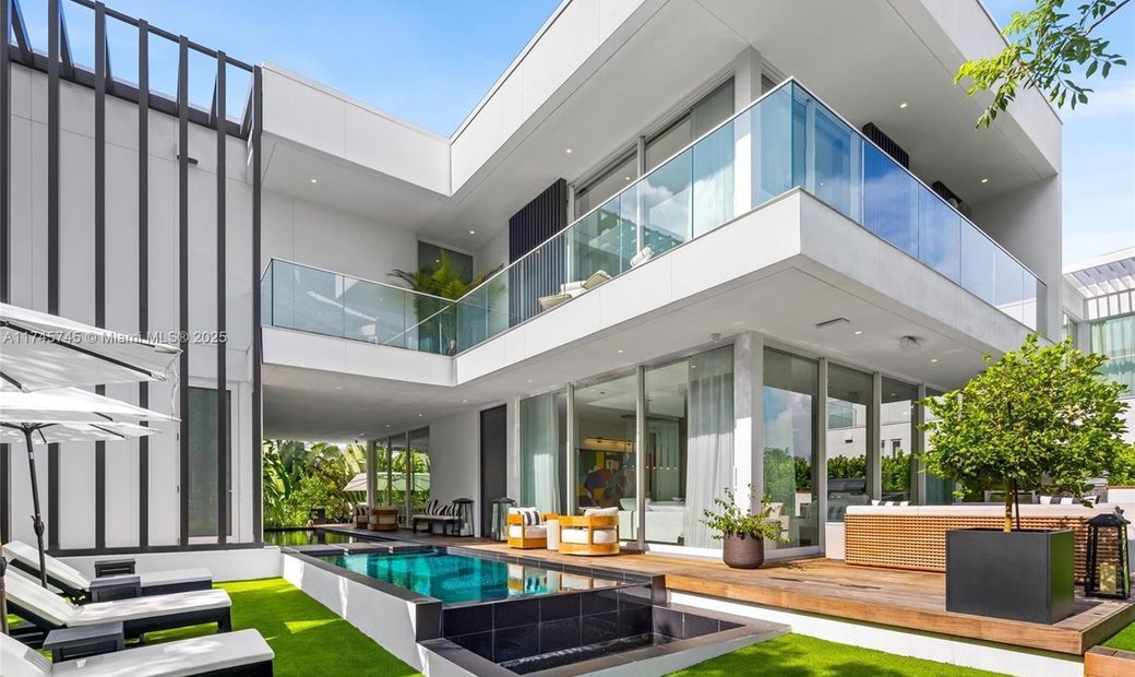 810 W 47th Ct The Ritz Carlton Miami In Miami Beach, Florida, United ...