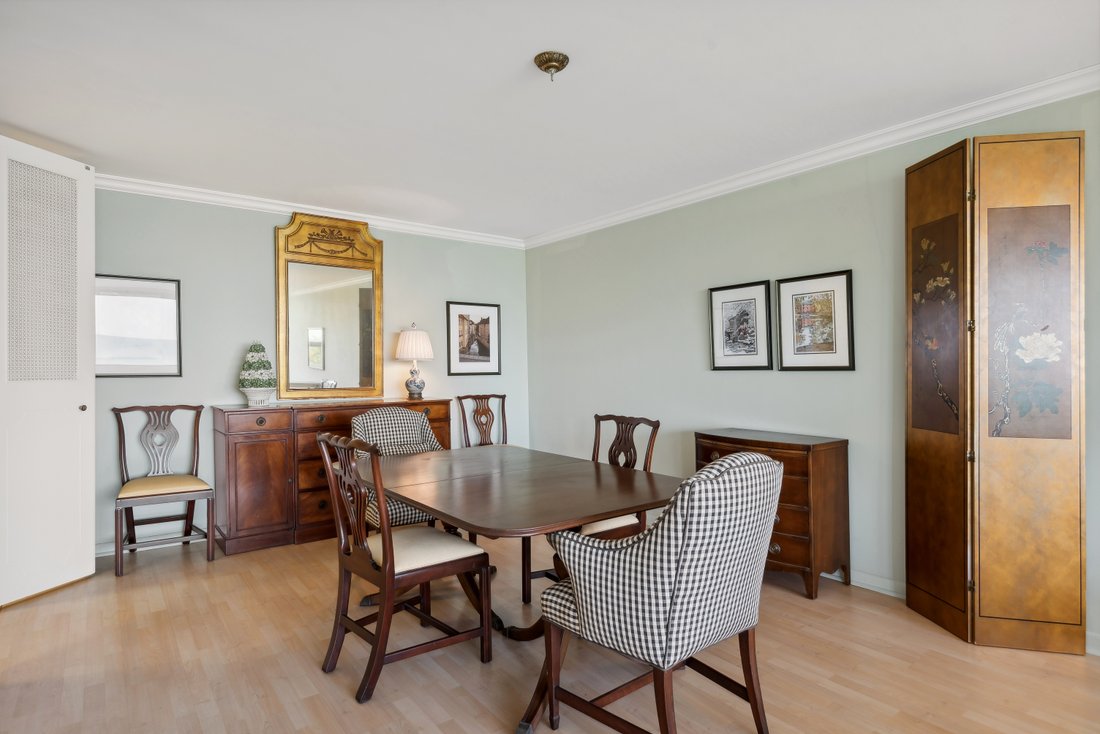 Luxury Lakefront Living In Wilmette, Illinois, United States For Sale ...