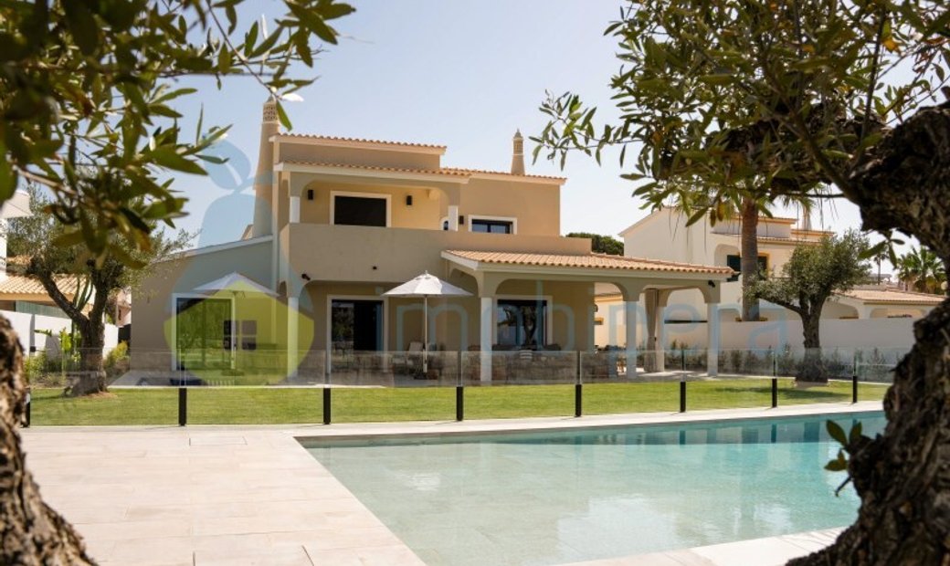 Seafront Villa T5 In Galé, Albufeira In Albufeira, Algarve, Portugal ...