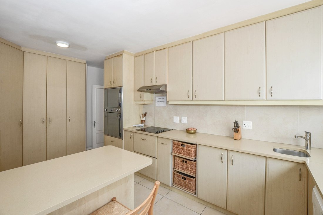 Enchanting Front Facing Apartment With In Cape Town, Western Cape ...