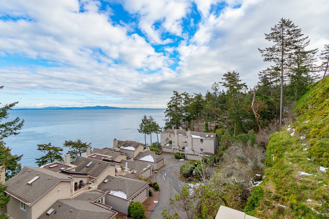 Waterfront Luxury Townhouse In Saanich, British Columbia, Canada For ...
