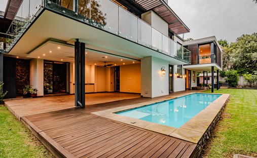 Luxury river view homes for sale in Southdowns Irene Country Farm ...