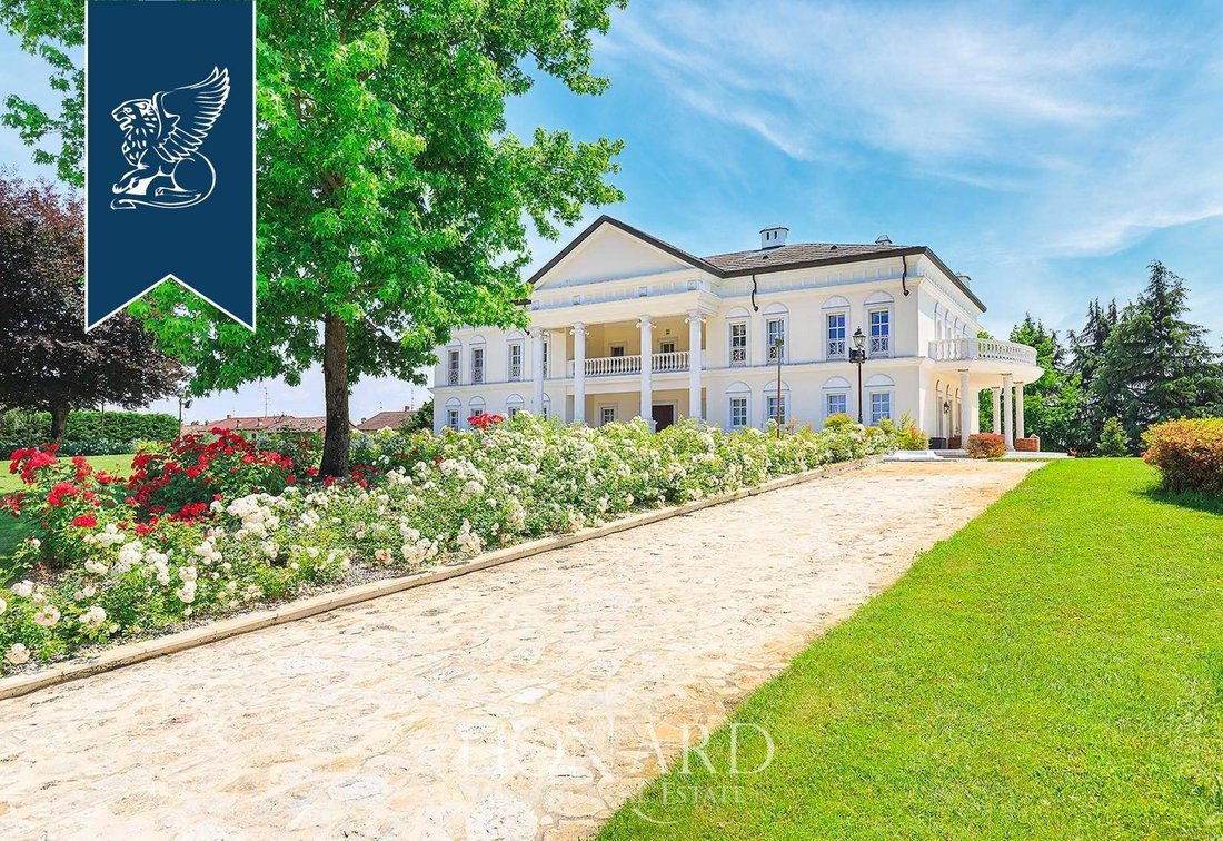 Luxury Villa With A Pool For Sale In The Province Of In Robbio ...