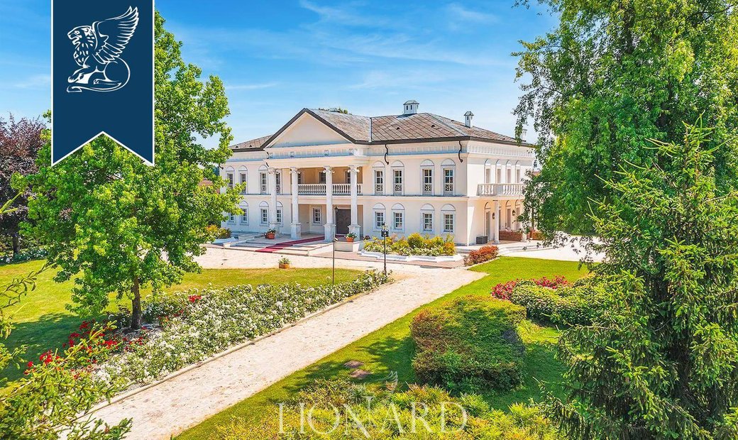Luxury Villa With A Pool For Sale In The Province Of In Robbio ...