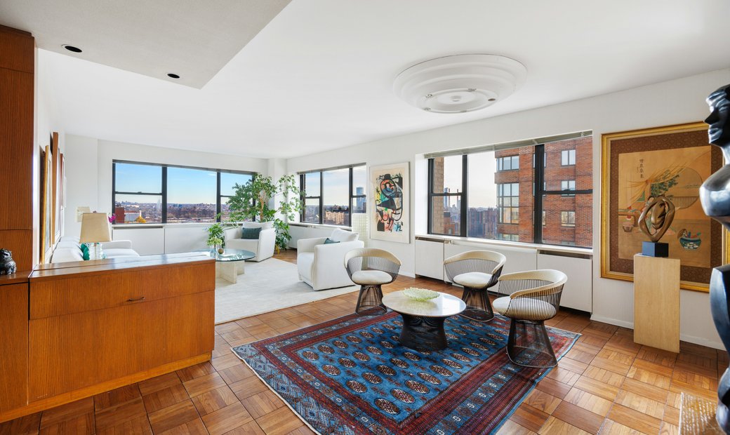 Expansive Sun Flooded Corner Apartment In New York, New York, United ...