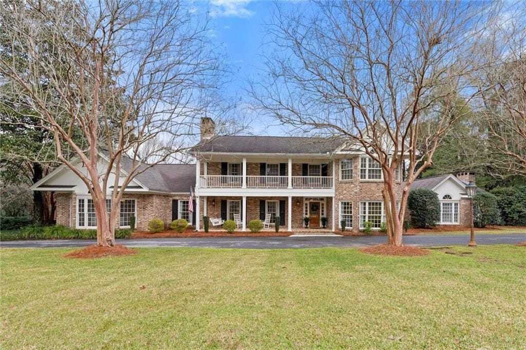 Magnificently Renovated Estate In Springhill In Mobile, Alabama, United ...