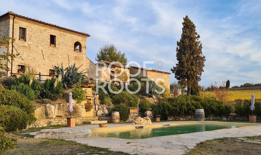 Farmhouse In The Heart Of The Sienese In Serre Di Rapolano, Tuscany ...
