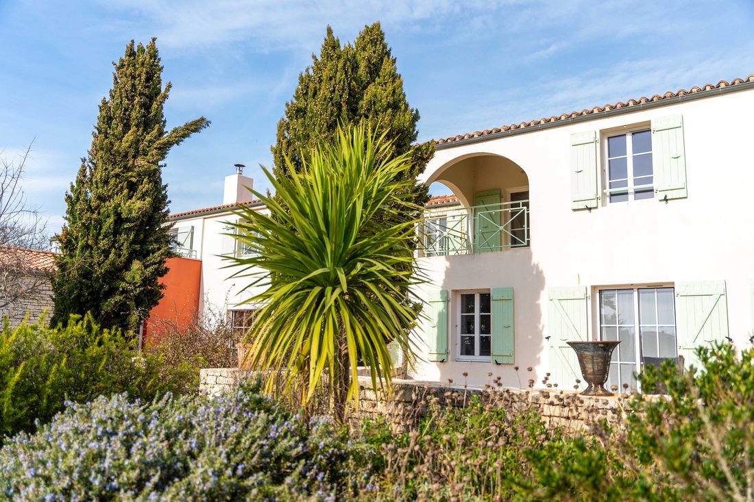 Propriété Avec Vue Exceptionnelle Sur Les In Fouras, Nouvelle Aquitaine ...