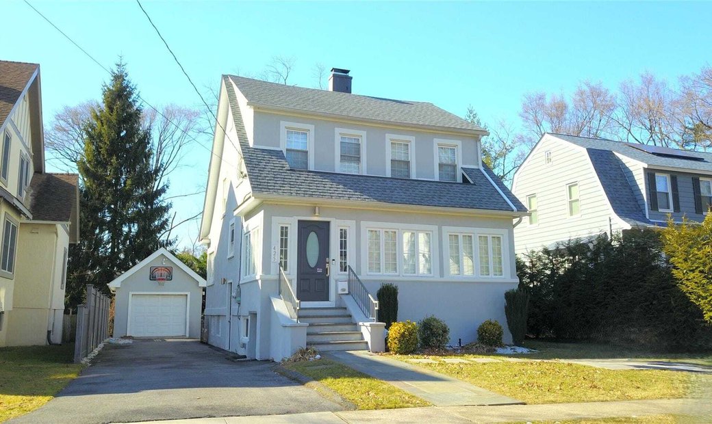 Lovely Open Concept Home In The In Village Of Pelham, New York, United ...