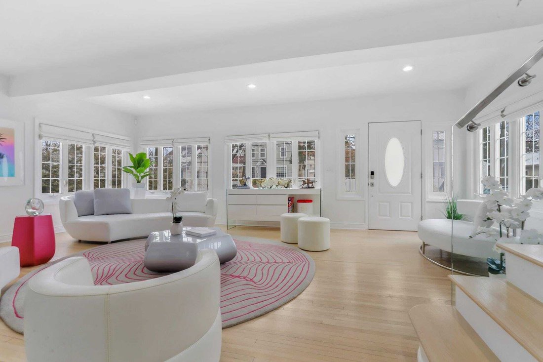 Lovely Open Concept Home In The In Village Of Pelham, New York, United ...