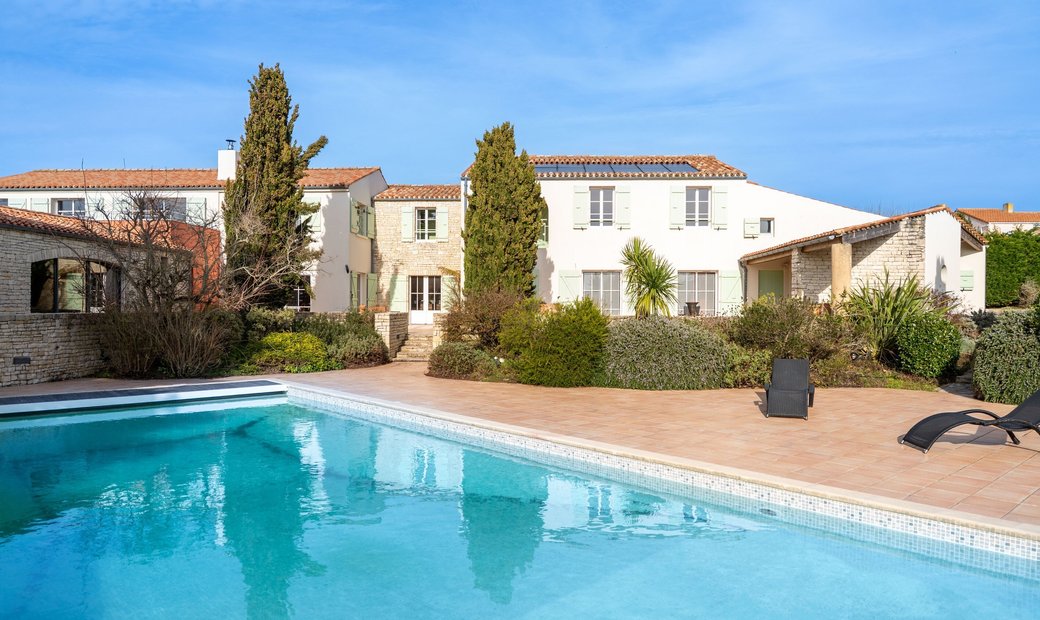 Propriété Avec Vue Exceptionnelle Sur Les In Fouras, Nouvelle Aquitaine ...