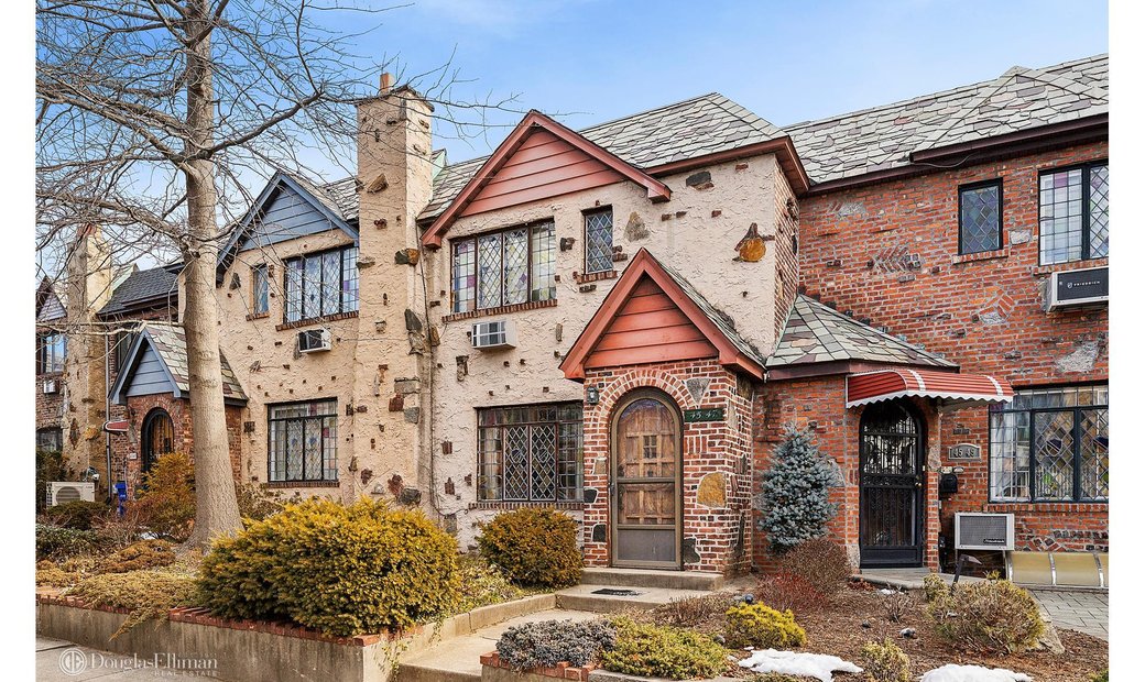 Townhouse Queens In New York, New York, United States For Sale (15270219)