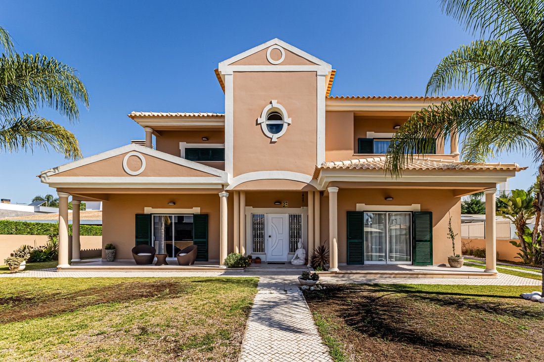 3+1 Bedroom Detached House With Pool In In Albufeira, Faro District ...