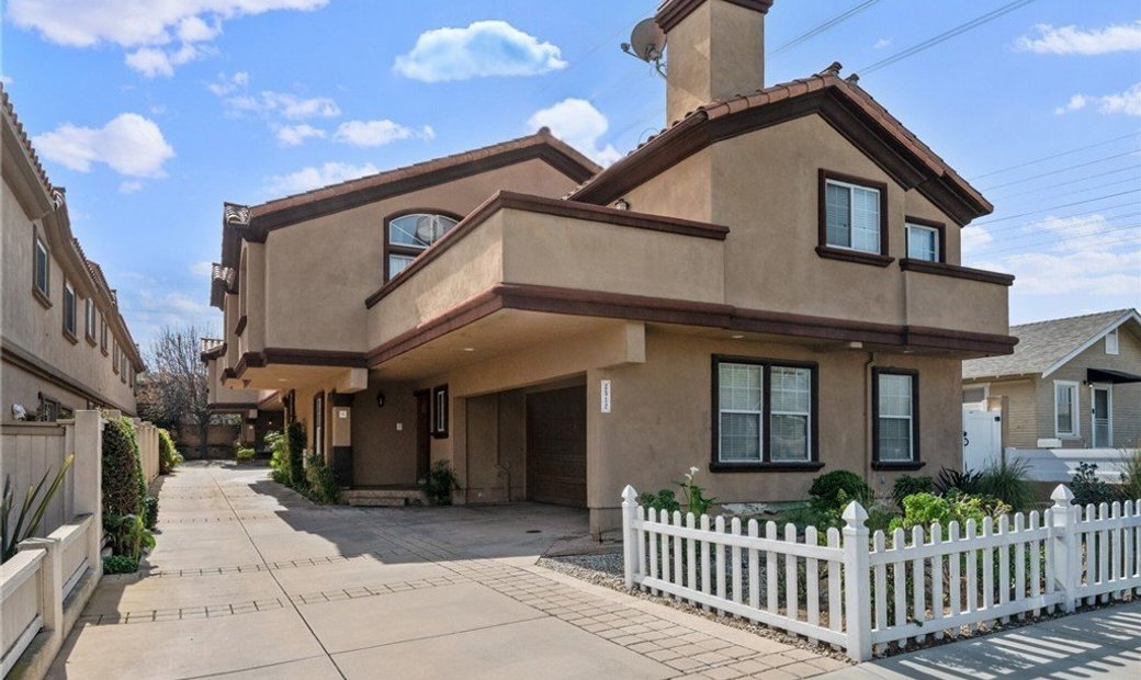 Bright And Airy Rear Unit Townhome In Torrance, California, United ...