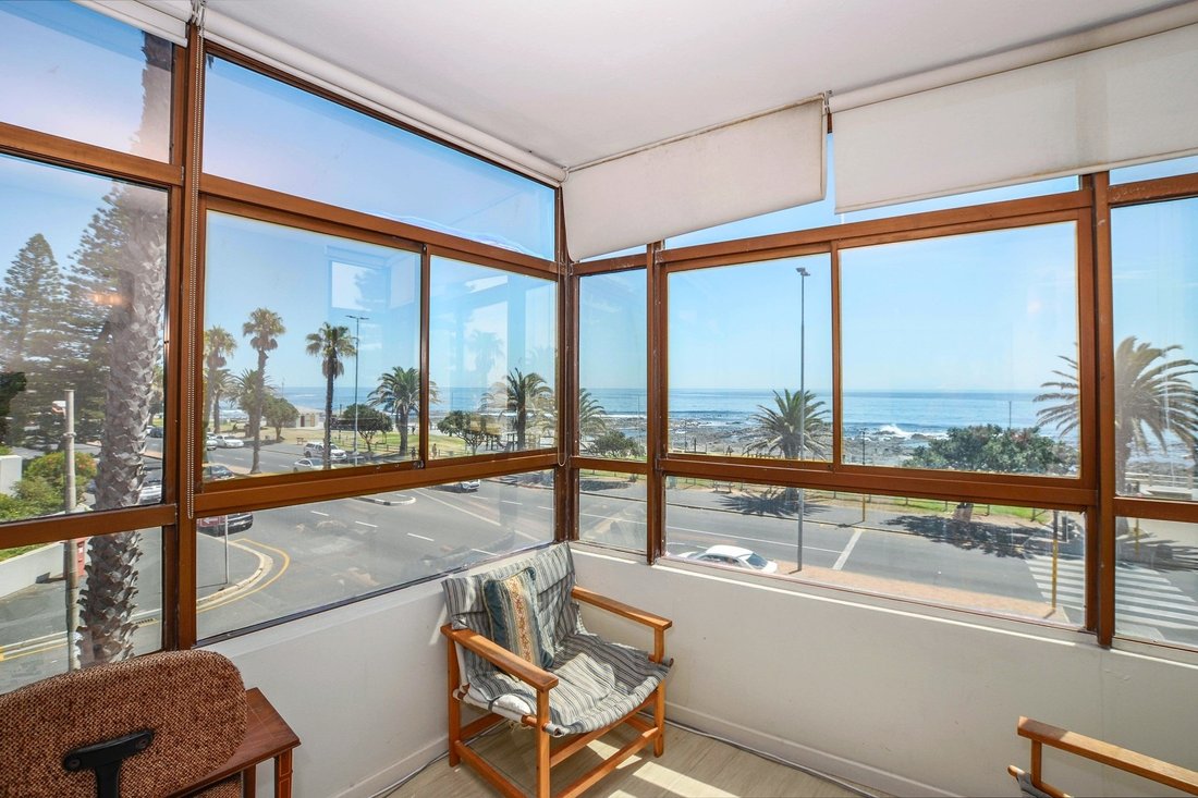 Enchanting Front Facing Apartment With In Cape Town, Western Cape ...