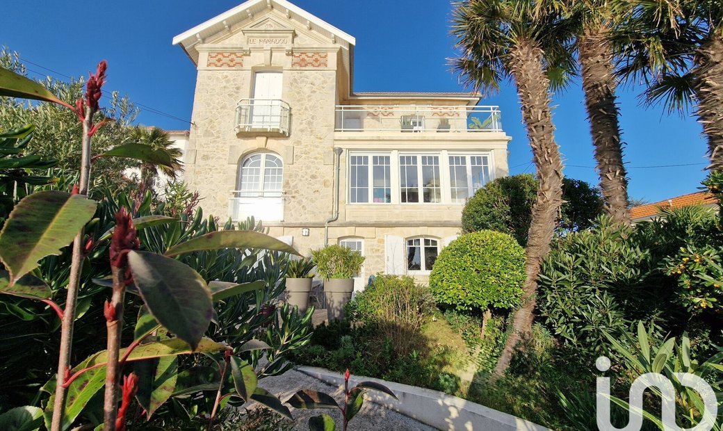 Vente Demeure 8 Pièces In Fouras, Nouvelle Aquitaine, France For Sale ...