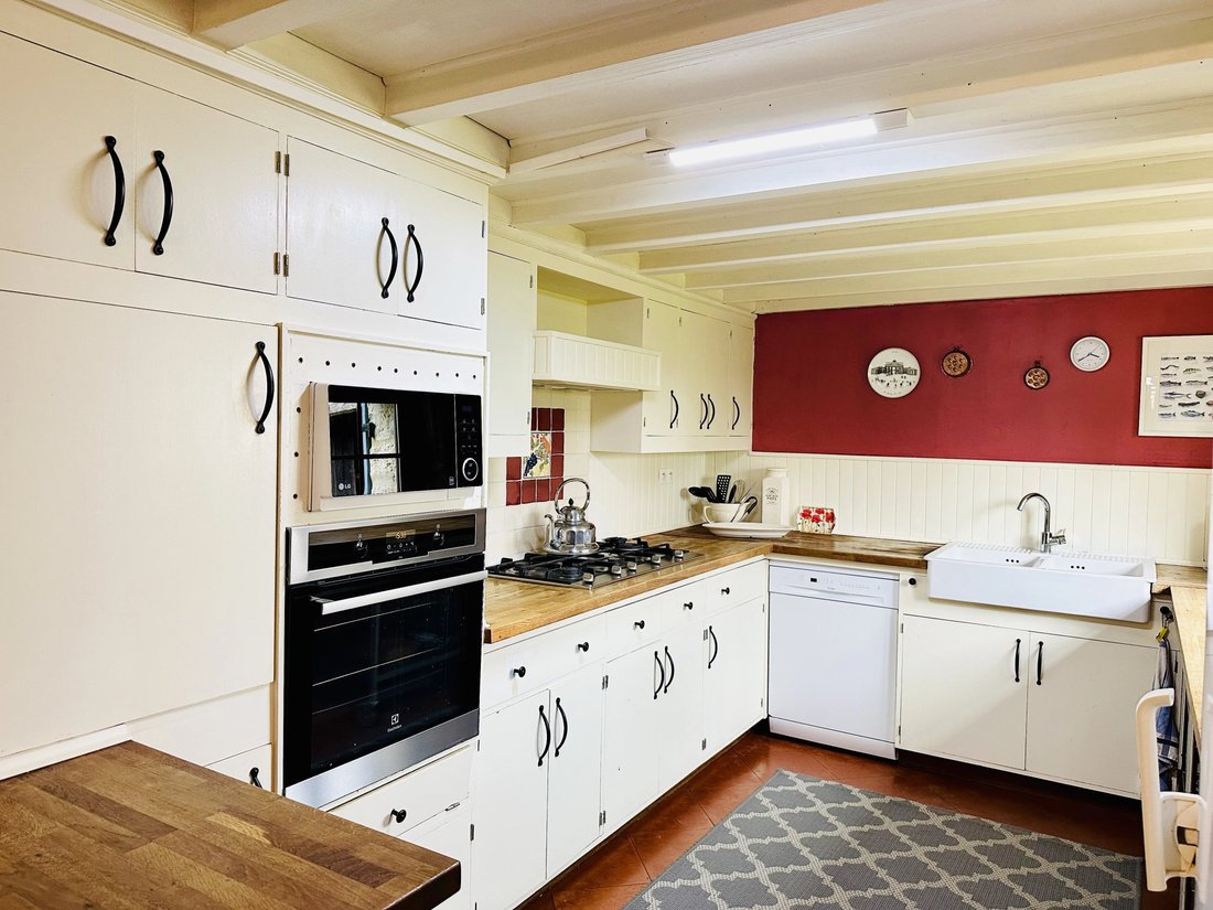 Glorious 4 Bed House With Lovely Views In Duras, Nouvelle Aquitaine ...