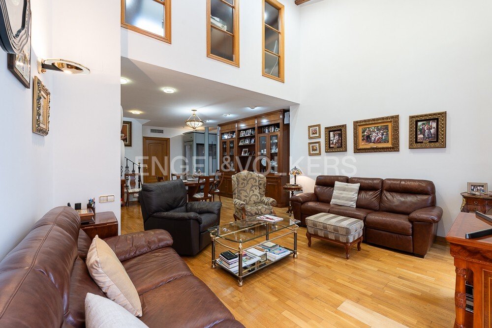 Exclusive Semi Detached House With In Valencia, Valencian Community ...