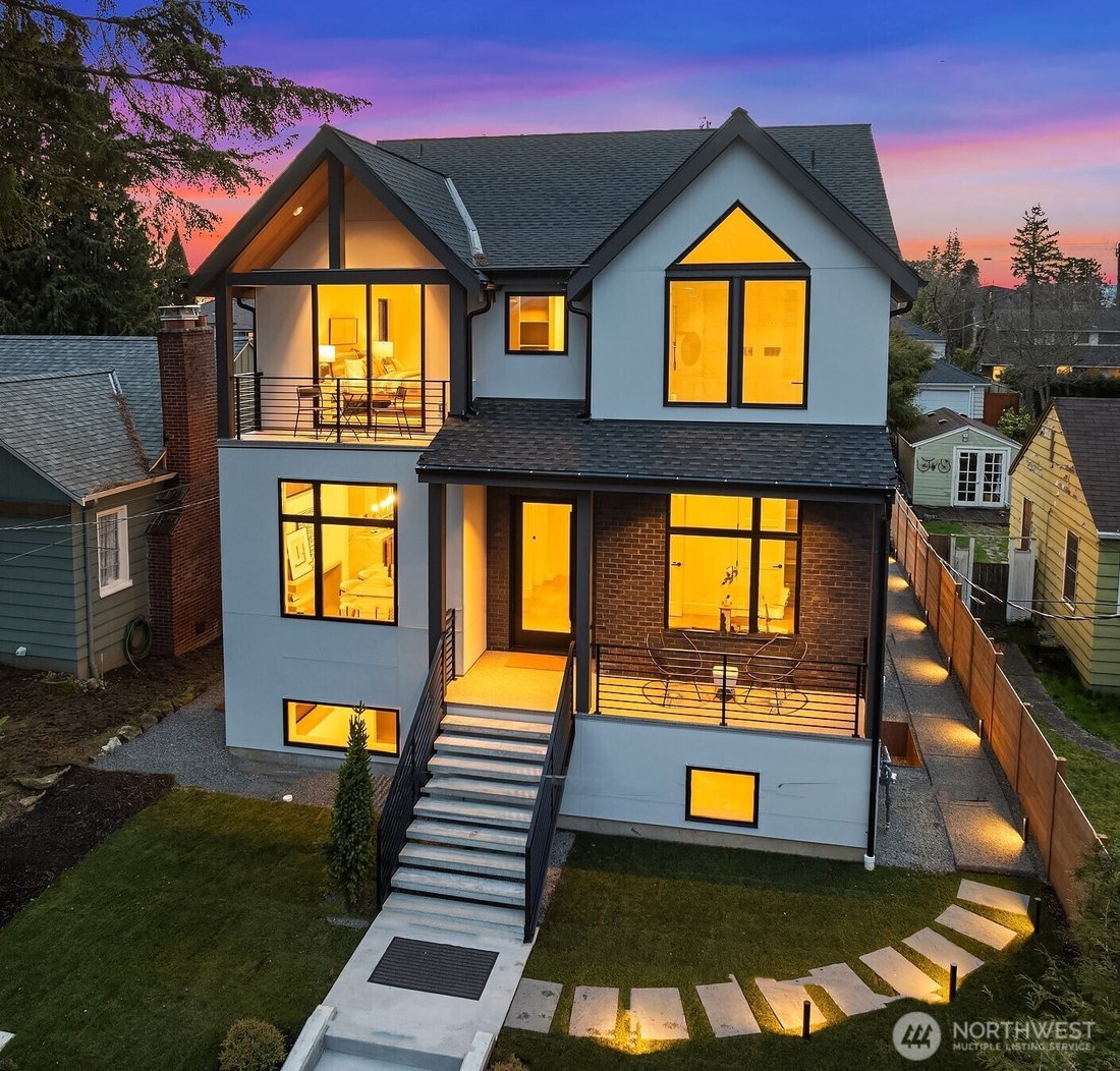 6 Bedrooms Single Family Detached In Seattle, Washington, United States ...