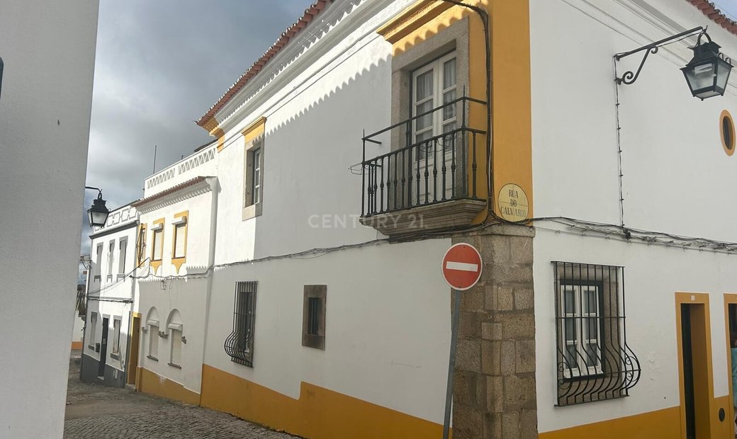 T4 House In évora In The Historic Center In Evora, évora District ...