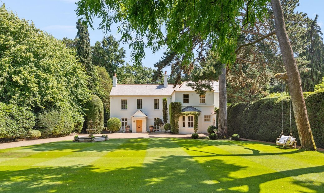 Beautifully Crafted Family Home In Addlestone, England, United Kingdom ...