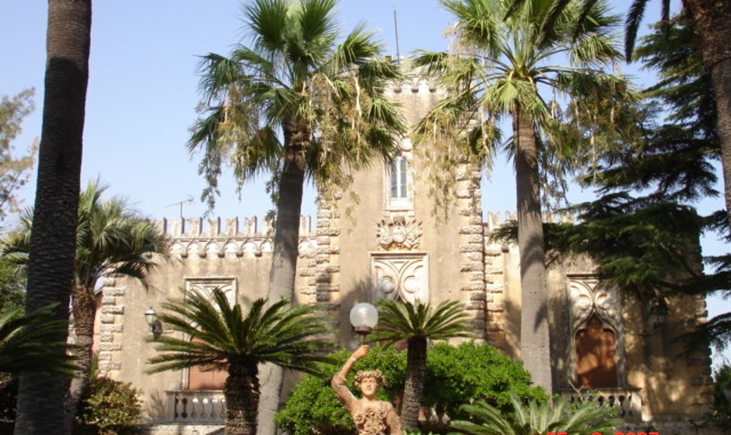 Villa To Renovate In Modica With Large Garden In Musebbi Ii, Sicily ...