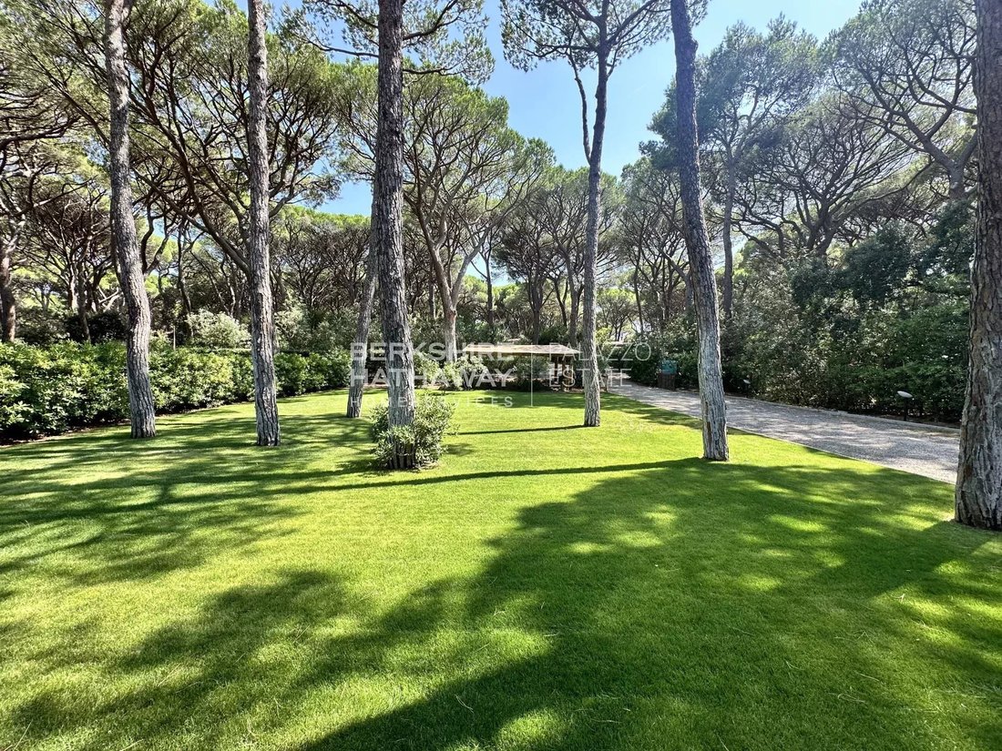 Exclusive Villa For Sale In Roccamare With Private In Roccamare ...