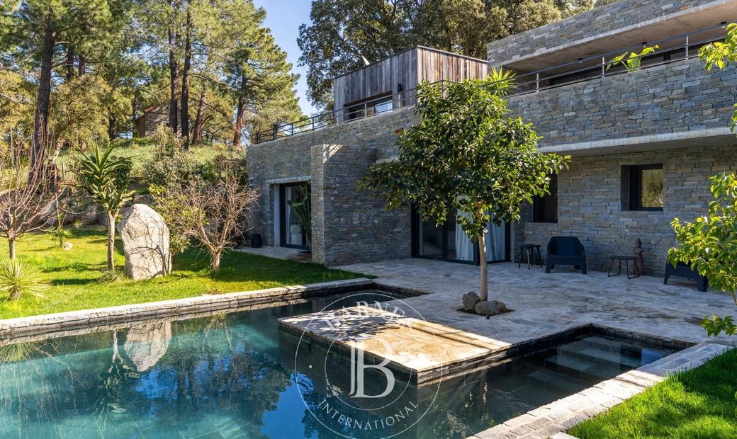 Lecci, Architect Designed Villa, 5 Bedrooms, Pool, Mountain In Lecci ...