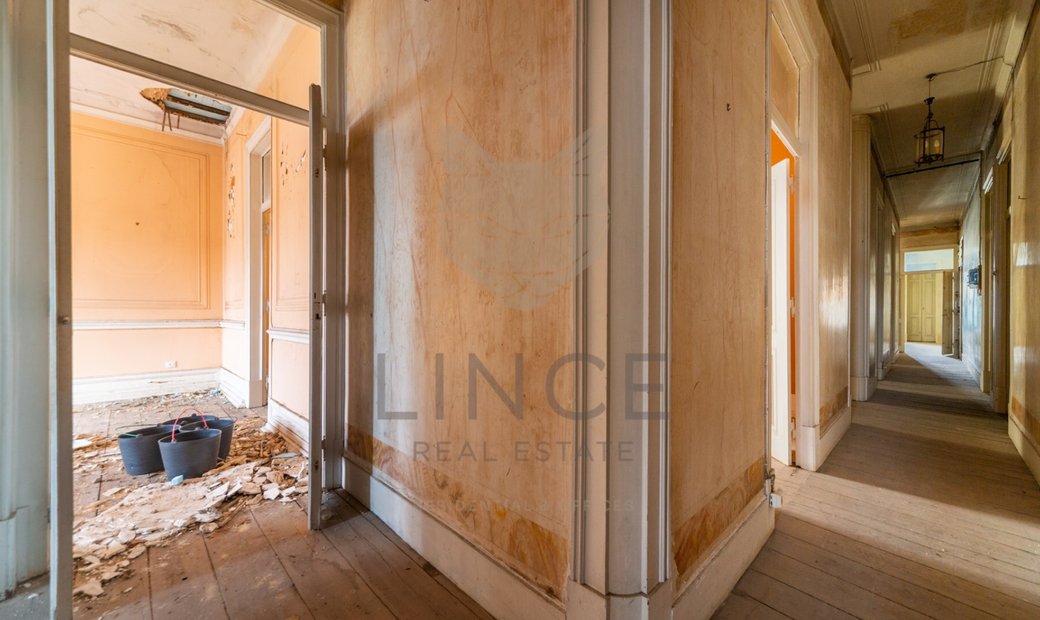 Apartment With 3.6m Ceiling Height For Renovation In Lisbon, Lisbon ...