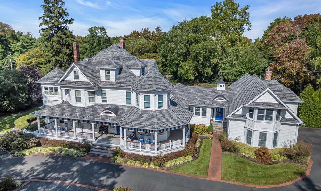 Elegant And Spacious Coastal Home In In Rumson, New Jersey, United ...