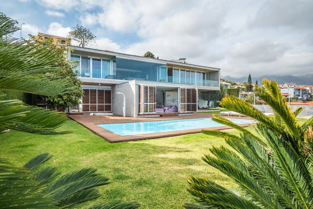 Luxurious 4 Bedroom Villa With Pool/ Garden /Deck In Funchal, Madeira ...
