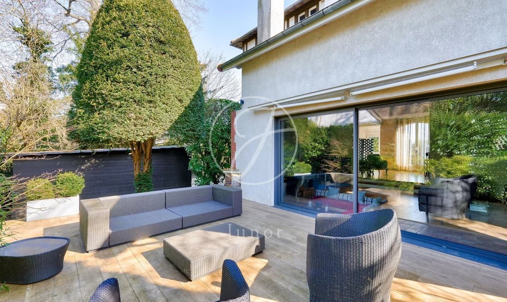 Garches Plateau De Cazes Charming House In Garches, île De France ...