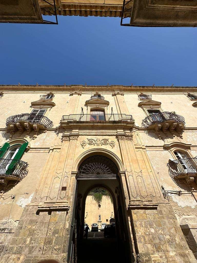Appartamento Storico Di 300 Mq In Palazzo Astuto In Noto, Italy For ...