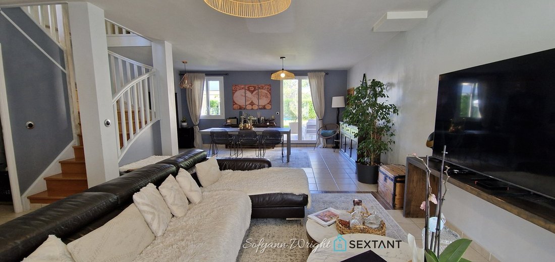 Kaufman House, 6 Rooms In Lã©Signy, 132 M2 In Lésigny, île De France ...