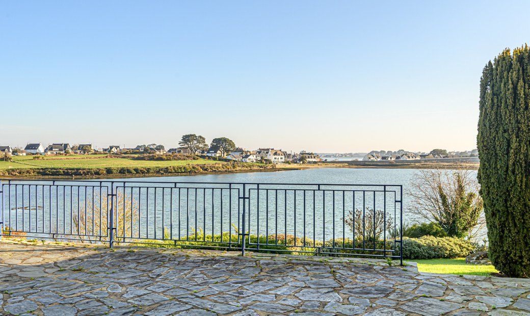 Propriété Avec Vue Et Accès à La Ria D'etel In Plouhinec, Brittany ...