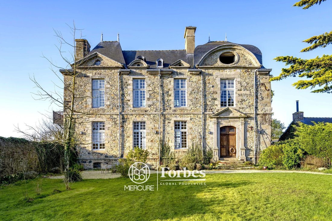 Bretaña, Costas De Armor, Chateau Lamballe En Lamballe Armor, Bretaña ...