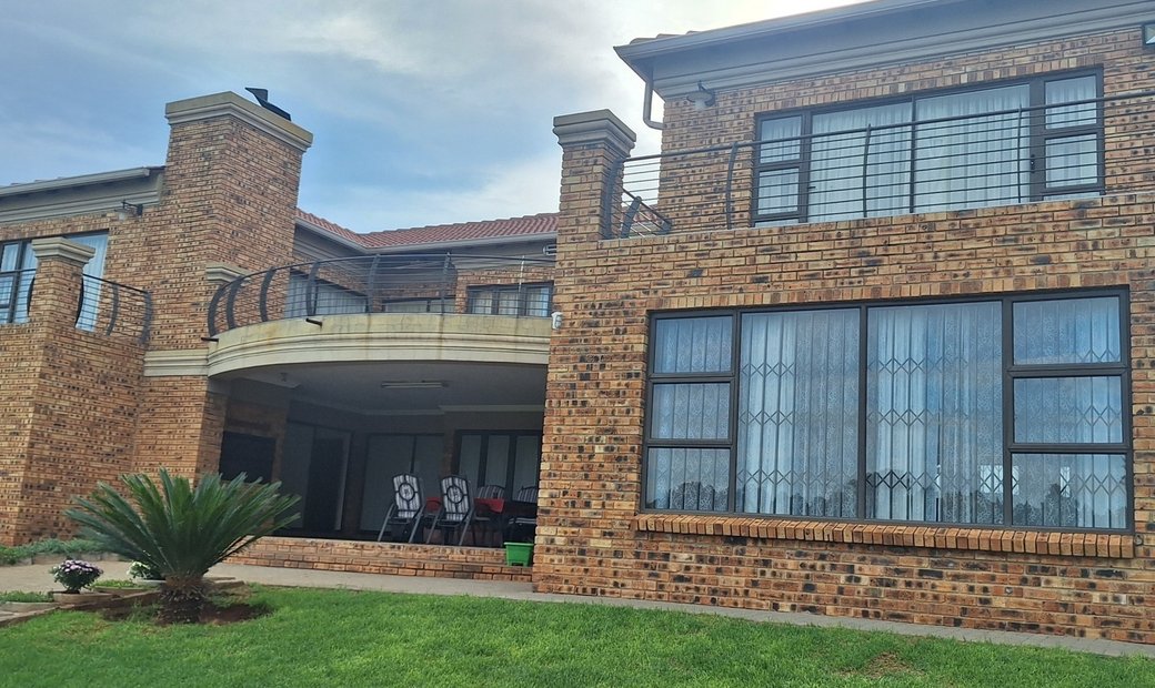 Stunning Vaal River Property In Vanderbijlpark, Free State, South ...