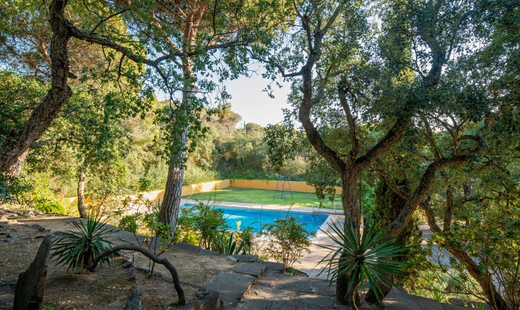 House With 20,000m2 Of Land Large Pool In In El Vilar D'aro, Catalonia ...