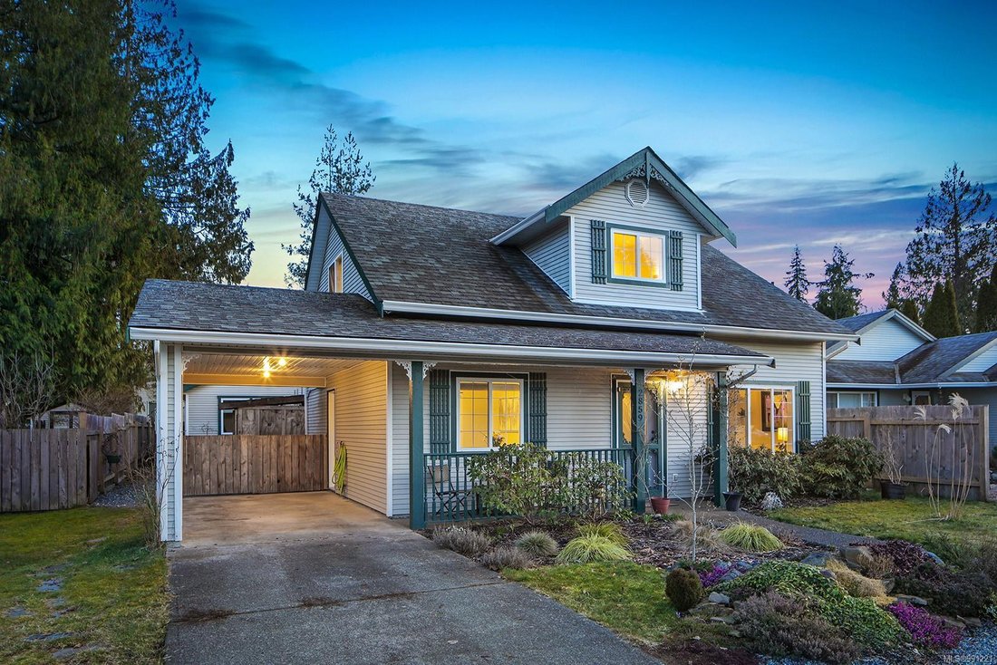 Charming Move In Ready Home In In Cumberland, British Columbia, Canada ...