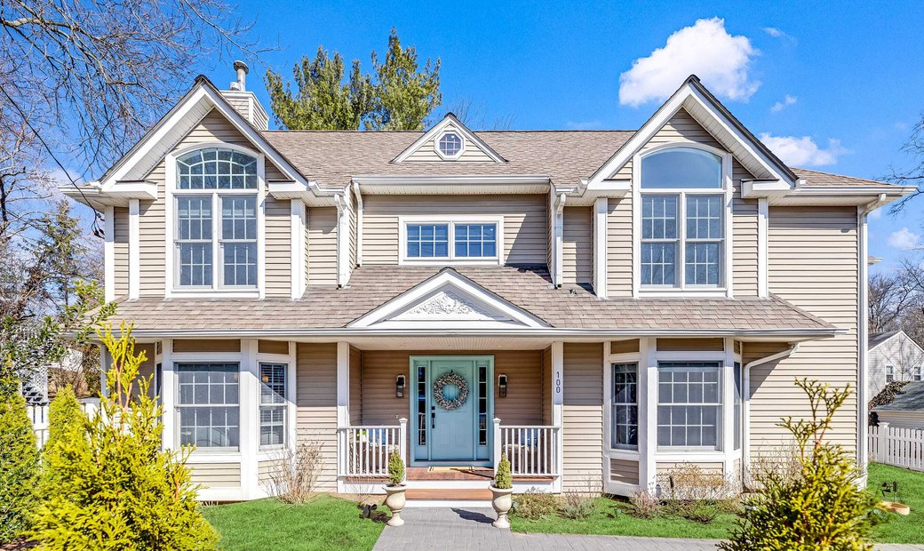 Beautifully Renovated Rye City Colonial In Rye, New York, United States ...