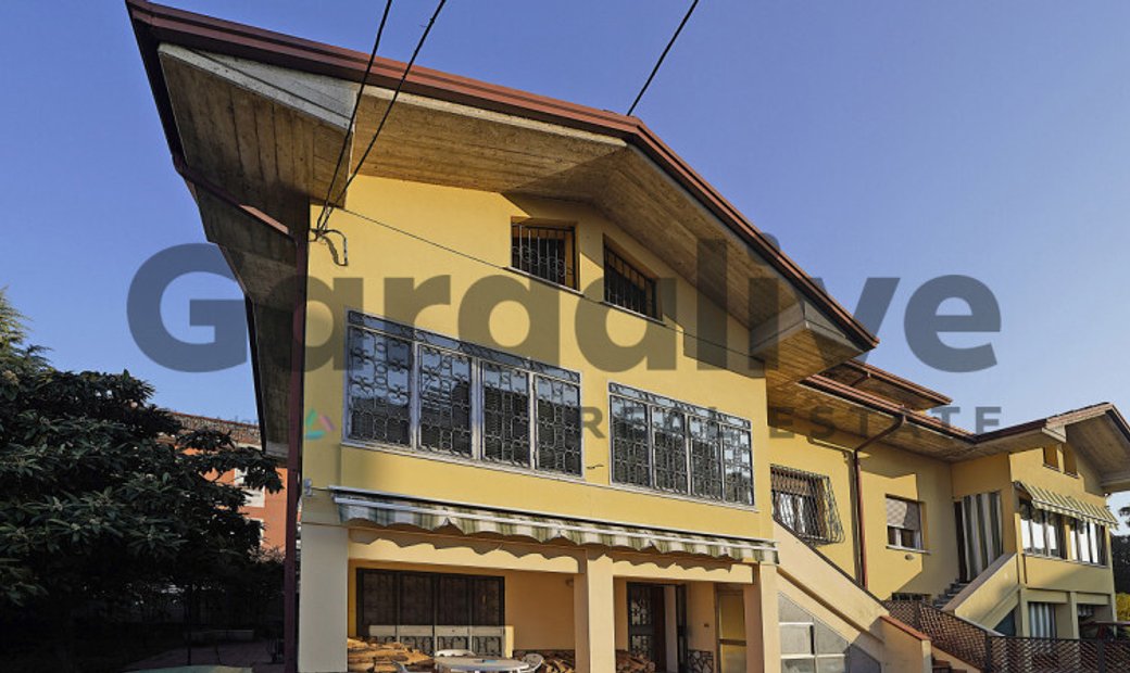 Elegant Two Family Villa In The Heart Of In Peschiera Del Garda, Veneto ...